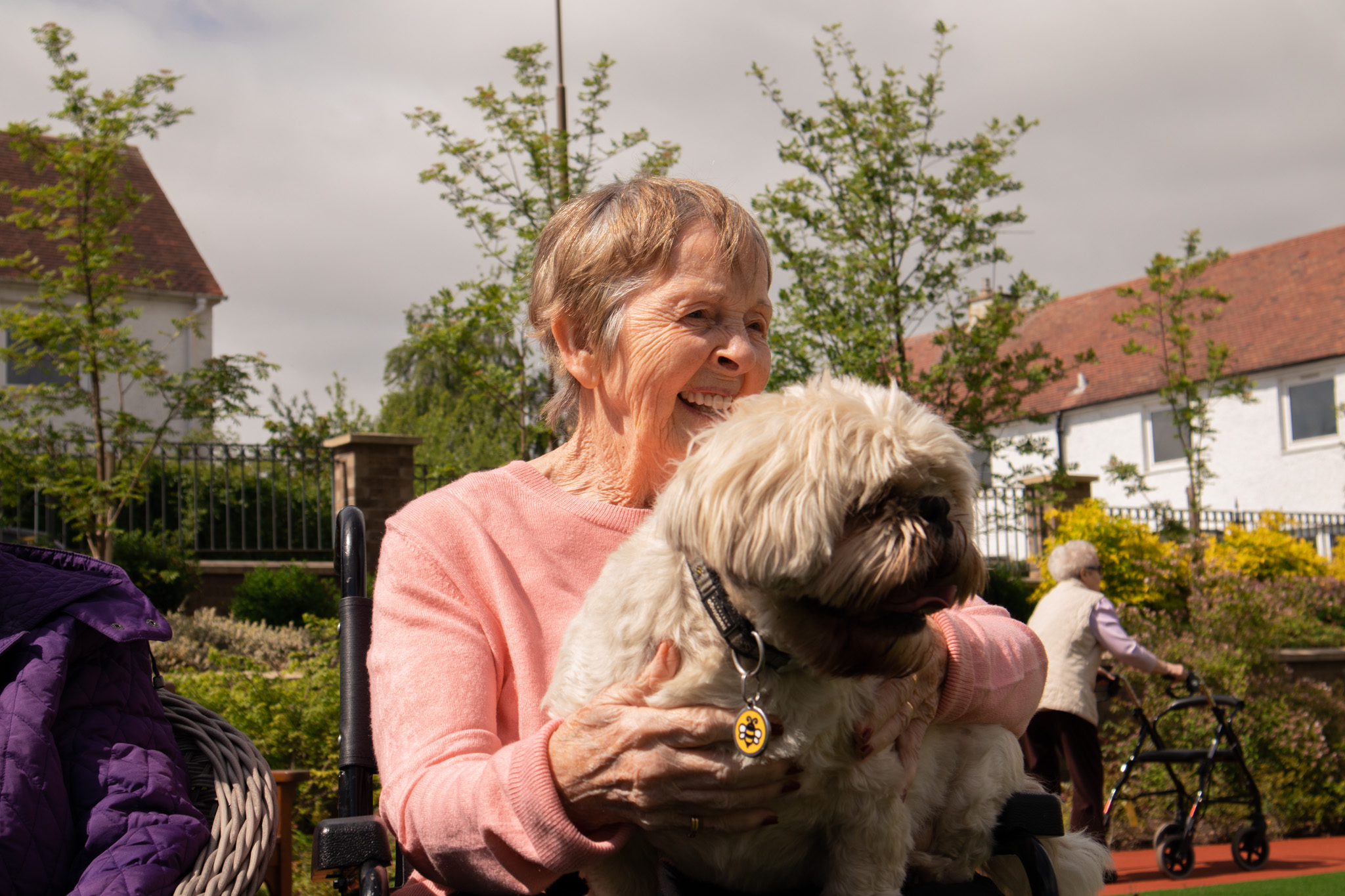 Pet therapy brings paw-sitive benefits to Edinburgh care home – The NEN ... Pet therapy brings paw-sitive benefits to Edinburgh care home – The NEN ...