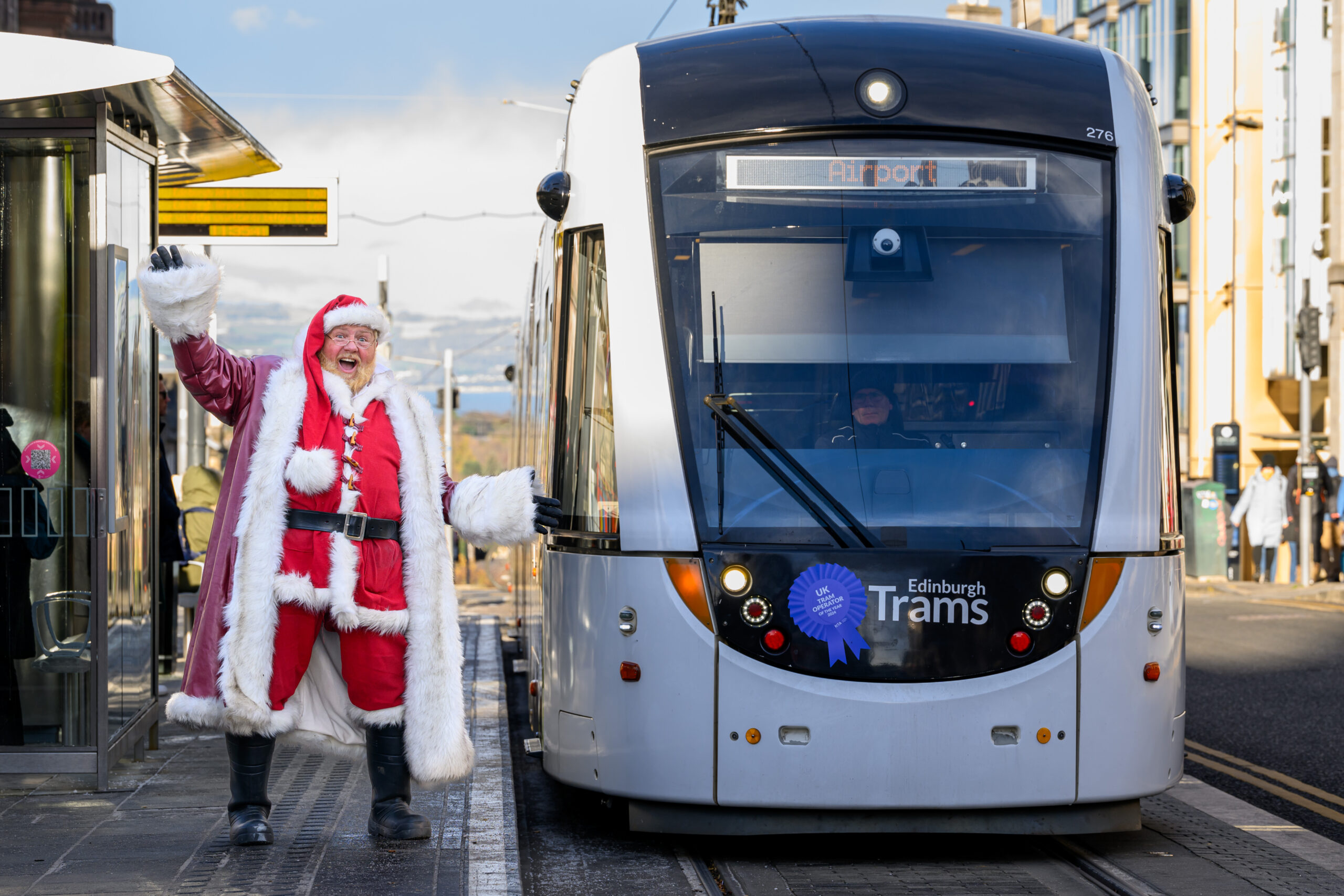 Santa Claus arrives at Edinburgh’s Christmas aboard an Edinburgh Tram ...