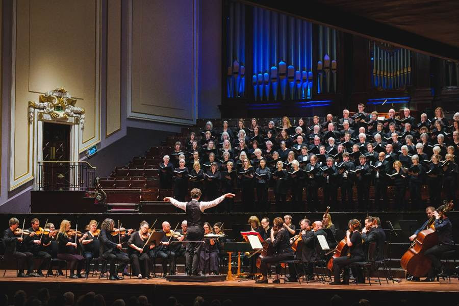 200 singers from 25 different nationalities to come together on Usher ...